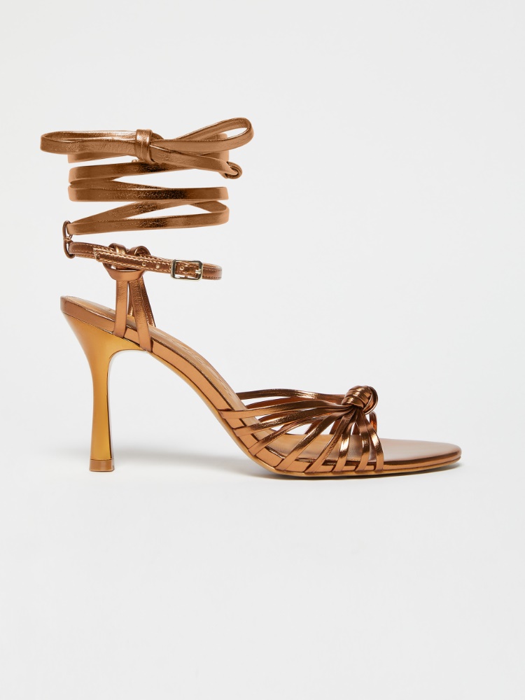 Women's shoes: sneakers, high-heel sandals, ankle boots, mules, pumps ...